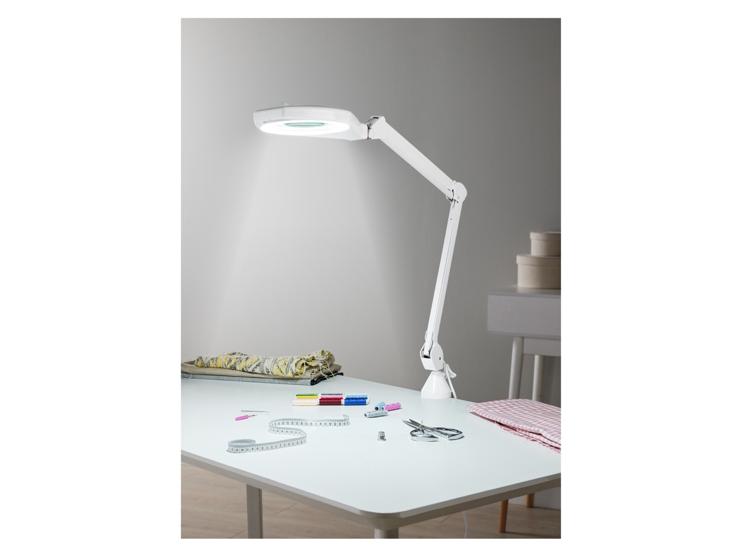 LED lampa s lupou | Lidl.cz